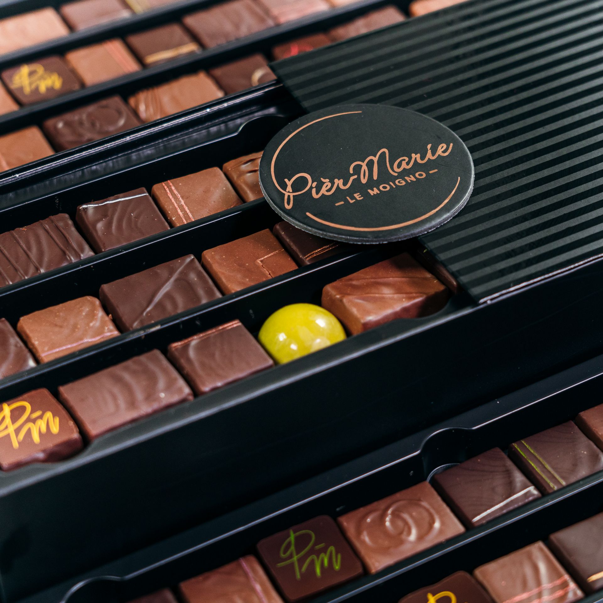 Coffret chocolat Prestige 600 gr - Votre choix: Ganache et Praliné Mixte